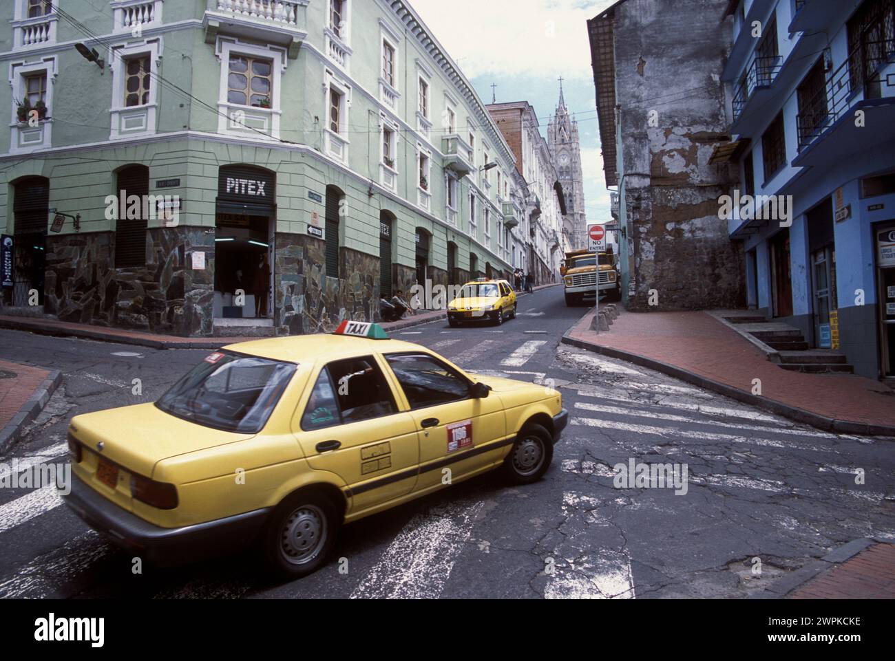 Ecuador taxi hi-res stock photography and images - Alamy