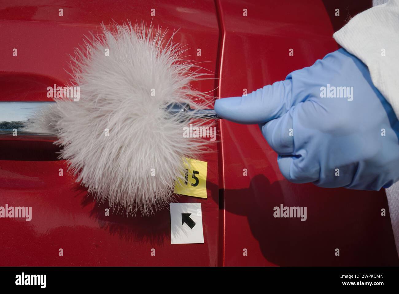 Finding crime scene evidence hi-res stock photography and images - Alamy