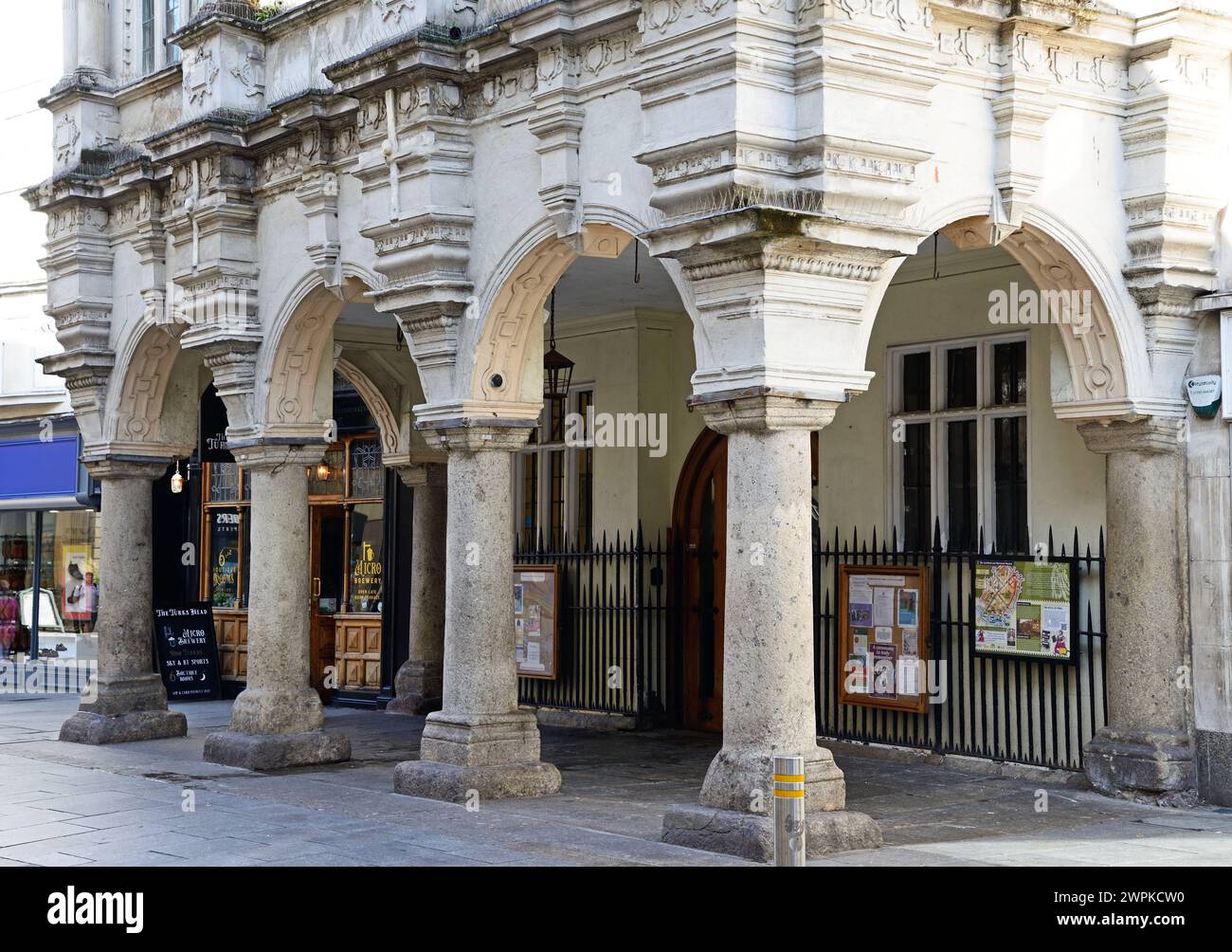 Front view of Guild Hall with part of The Turks Head Pub to the left ...