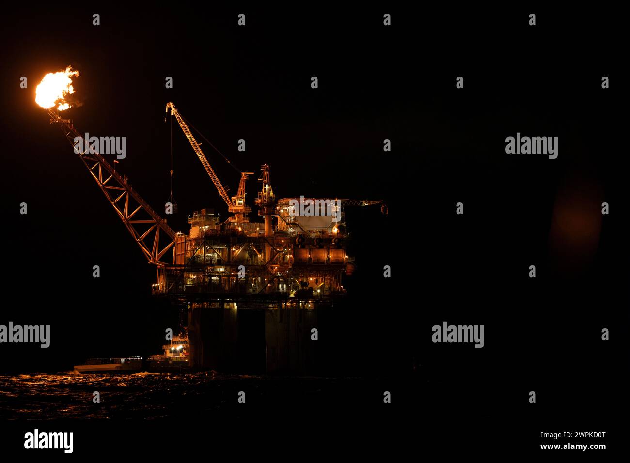 Flaring oil platform in the Gulf of Mexico Stock Photo - Alamy