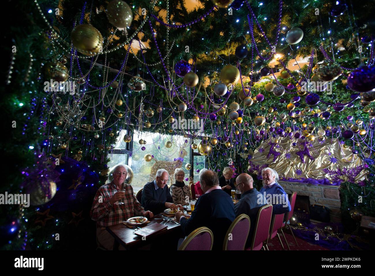 28/11/14 Upstairs dining rooms. The Hanging Gate pub in Chapel en le ...