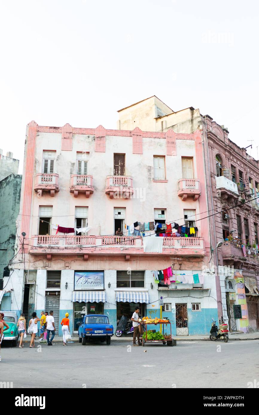 Havanas vibrancy hi-res stock photography and images - Alamy