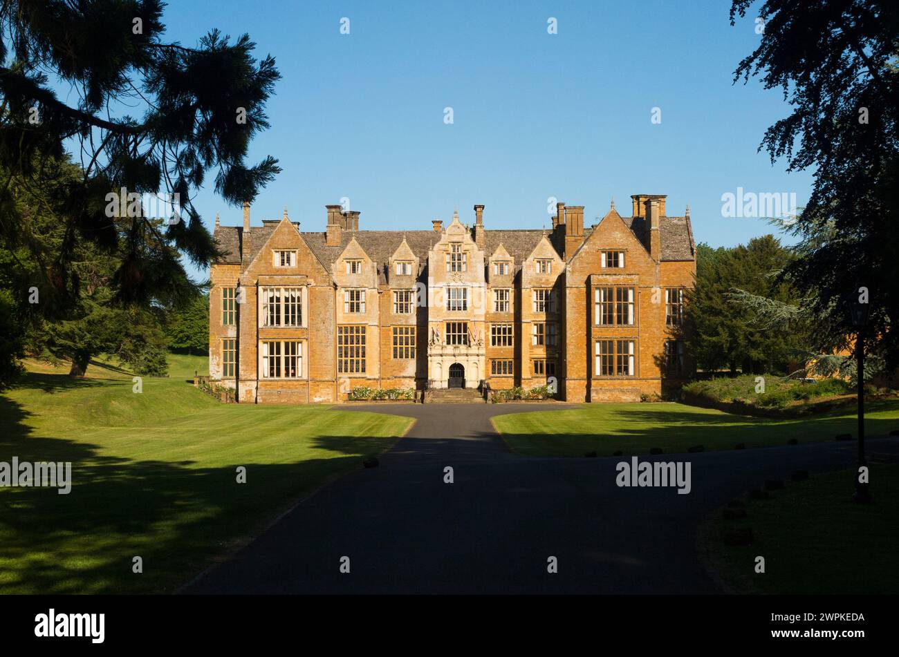 Overseas campus hi-res stock photography and images - Alamy