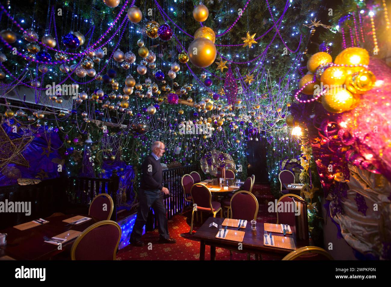 28/11/14 Upstairs dinning rooms. The Hanging Gate pub in Chapel en le ...