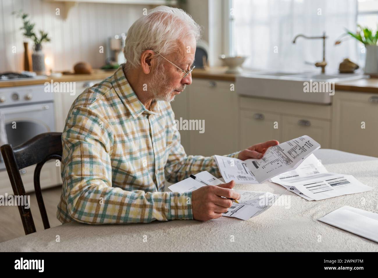 Elderly man pay bills hi-res stock photography and images - Alamy