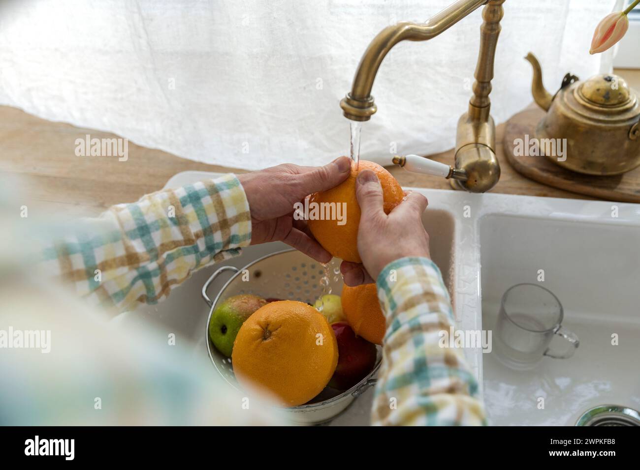 Elderly person wash hi-res stock photography and images - Alamy