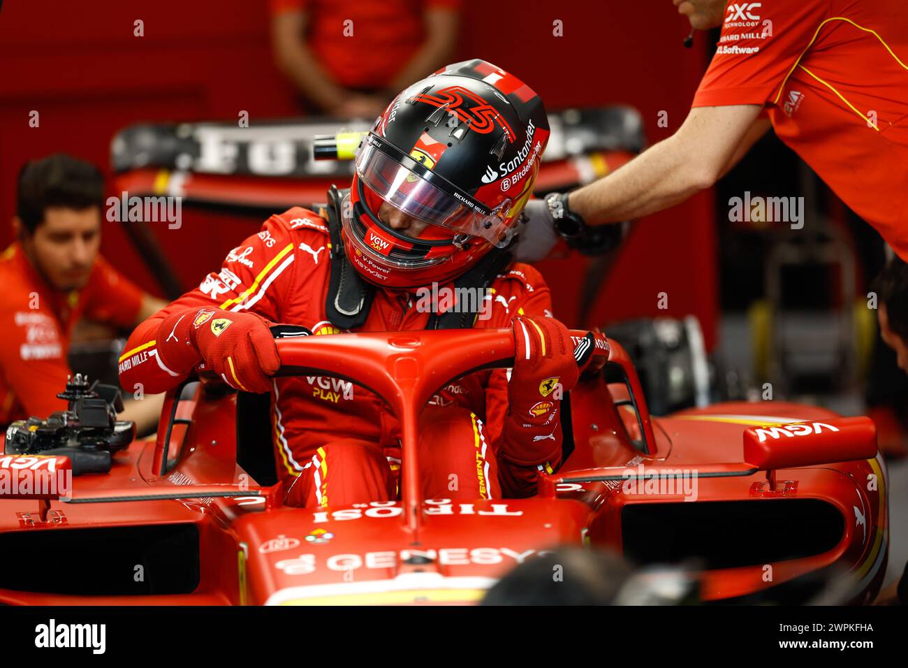 55 SAINZ Carlos (spa), Scuderia Ferrari SF-24, action, stand, pit lane ...