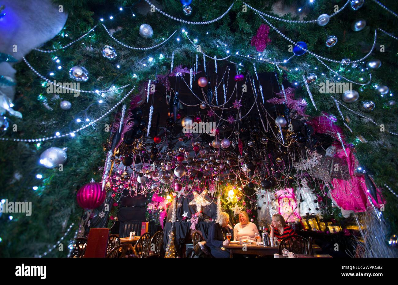 28/11/14 The smaller downstairs dining room. The Hanging Gate pub in ...