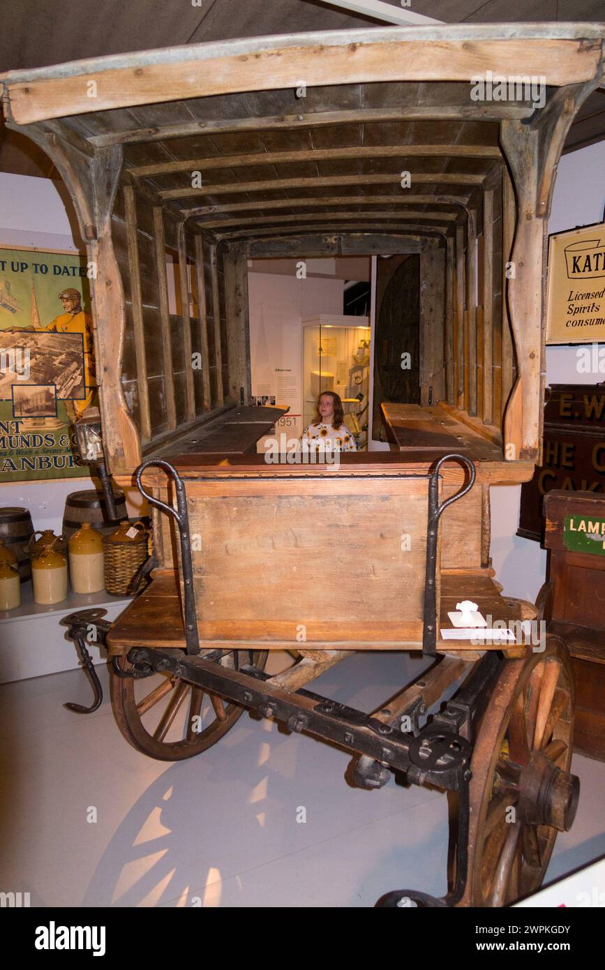 Wardington Carriers Cart, early vintage passenger transport, in Banbury ...
