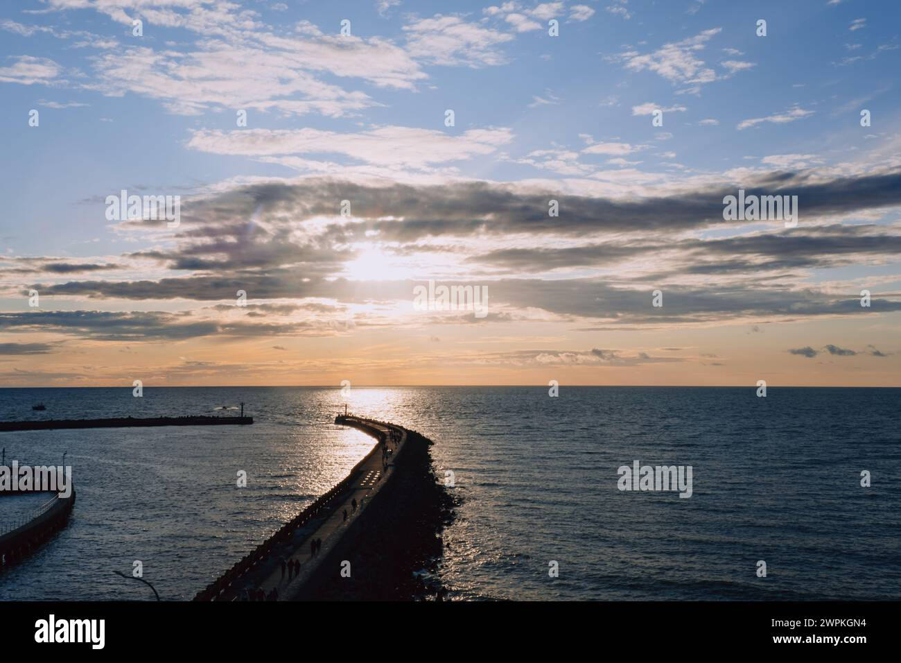 Landscape view line beach hi-res stock photography and images - Alamy