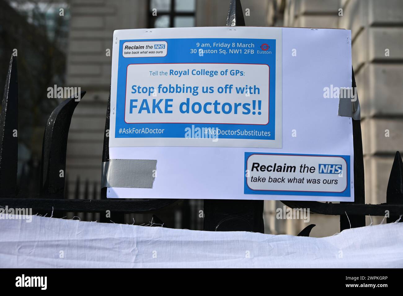 Fake patients hi-res stock photography and images - Alamy