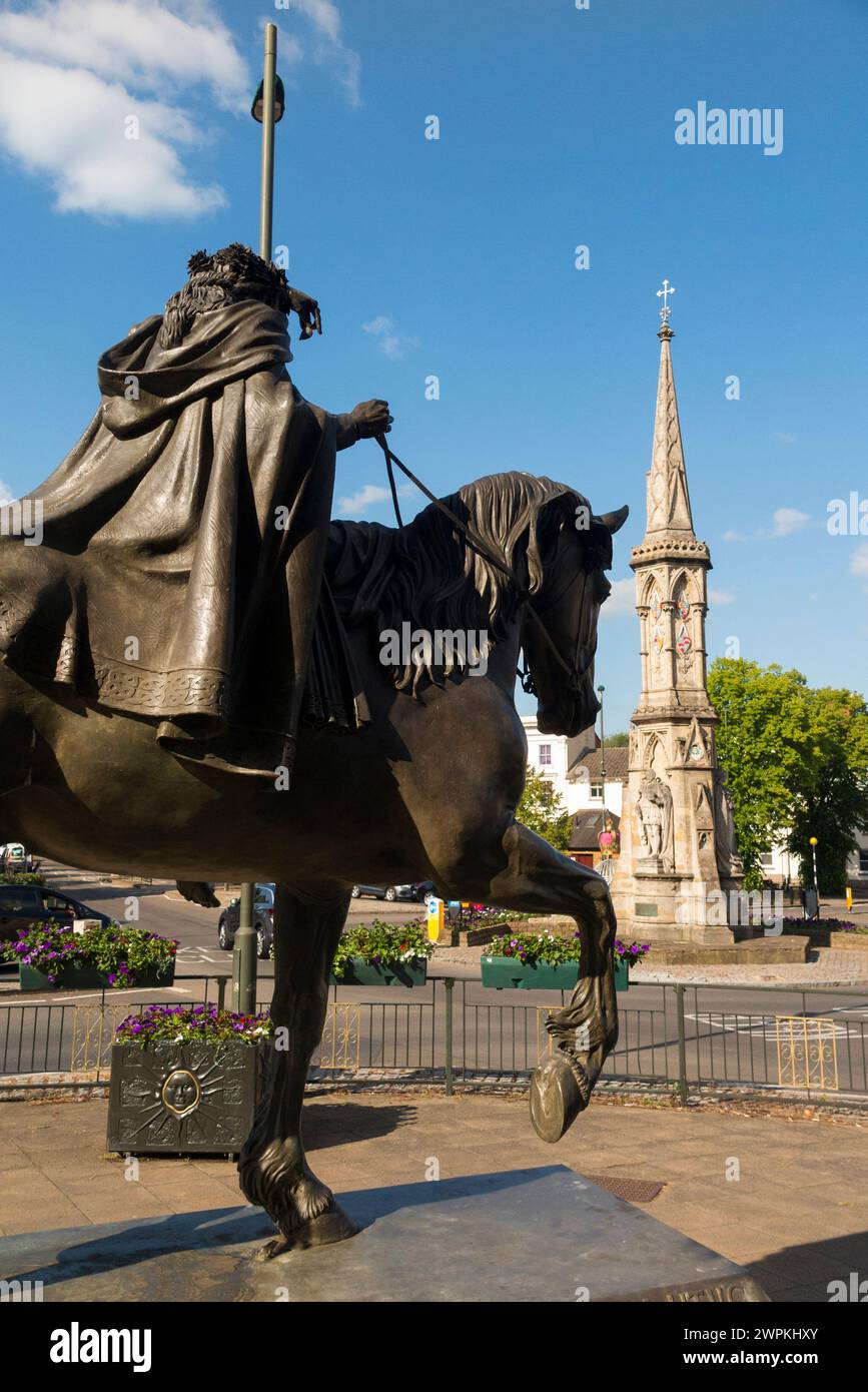 The Fine Lady Statue, bronze sculpture, seen from the side and with ...