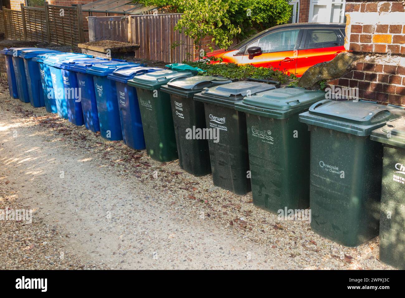 Communal rubbish skip hi-res stock photography and images - Alamy