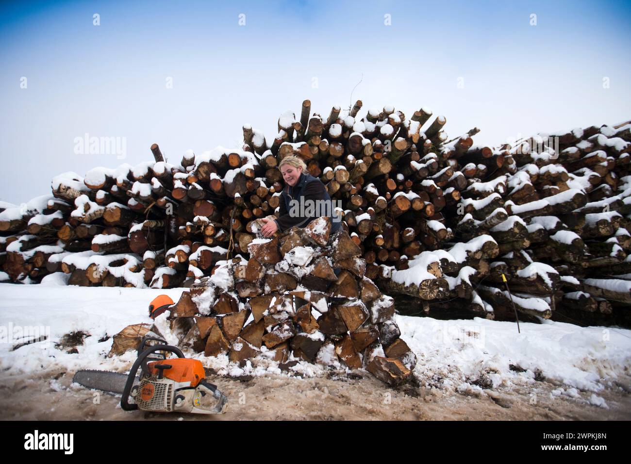 30/01/15 After heavy overnight snowfall, Verity Allen (24) prepares ...