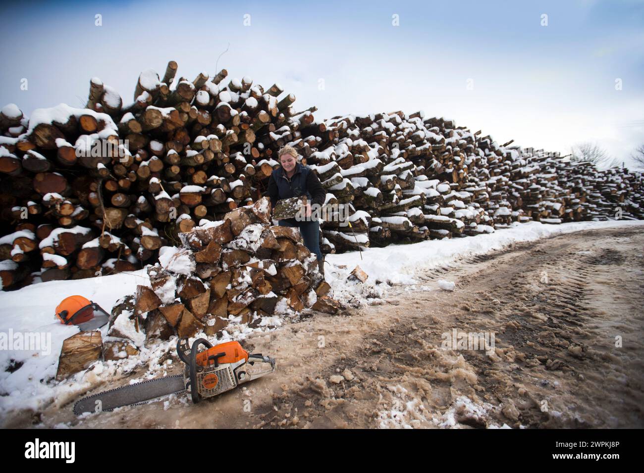 30/01/15 After heavy overnight snowfall, Verity Allen (24) prepares ...