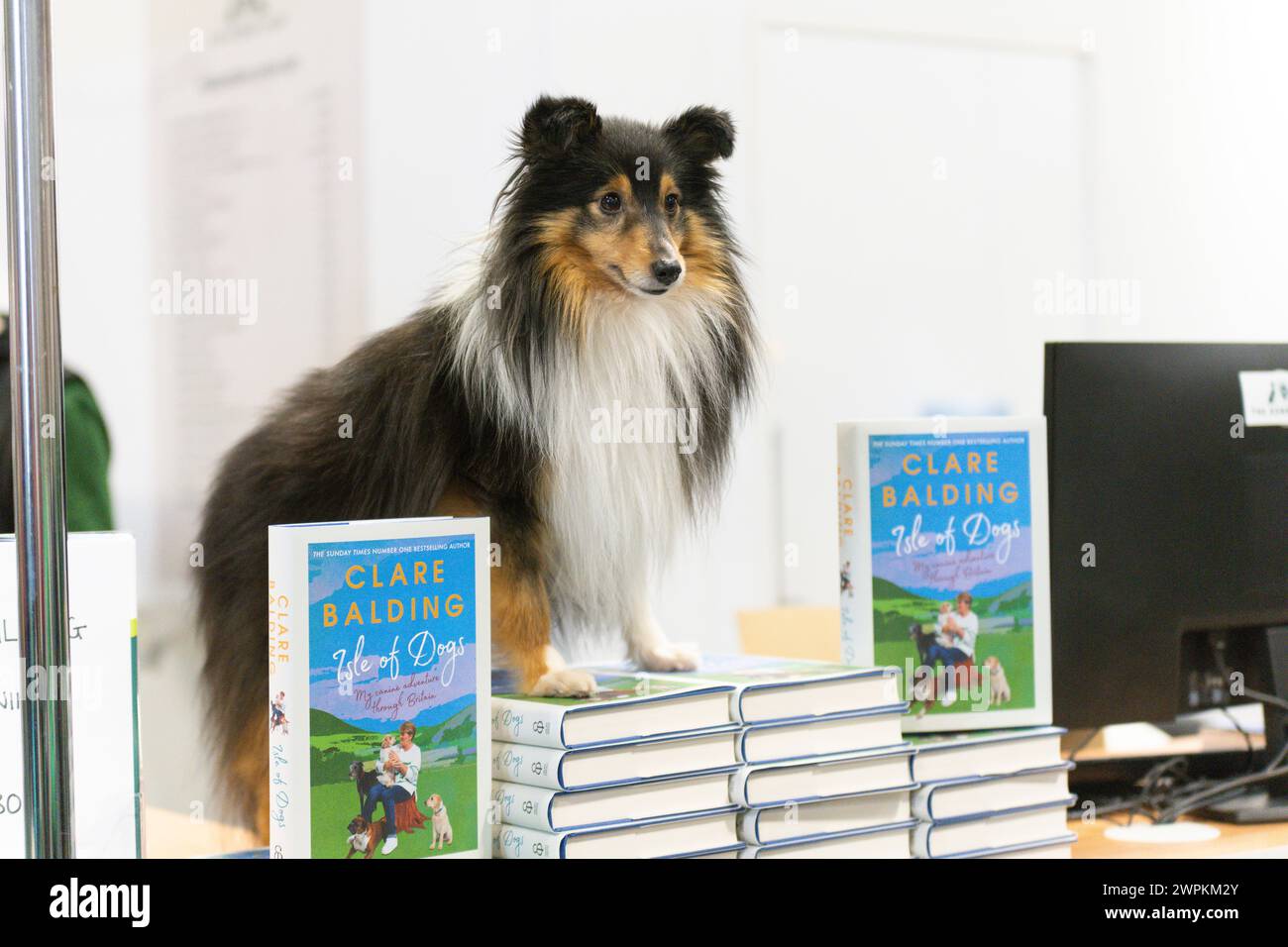 Clare balding signs her new book hi-res stock photography and images - Alamy