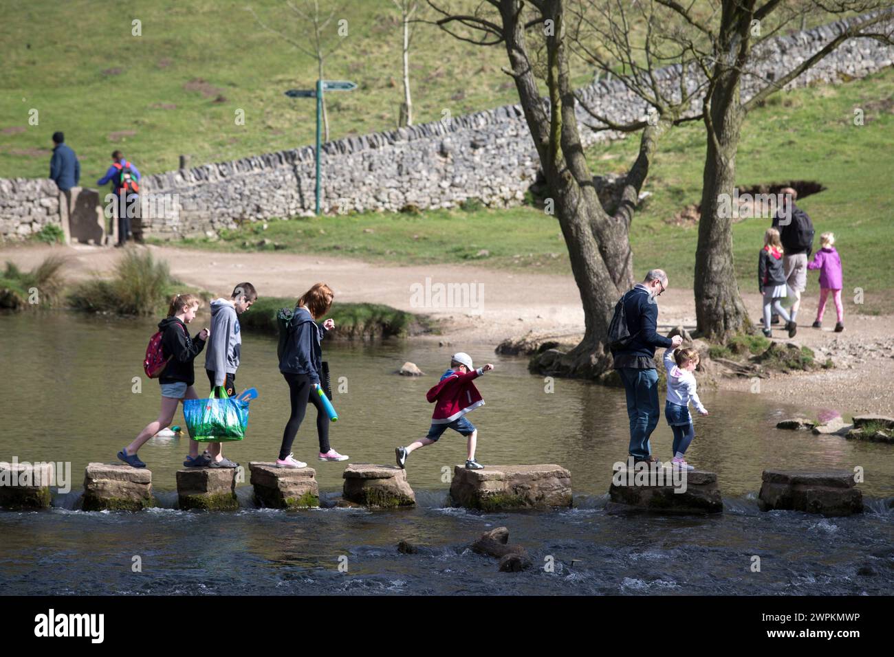 15/04/15 On the hottest day of the year, tourists flock to cool-off as ...