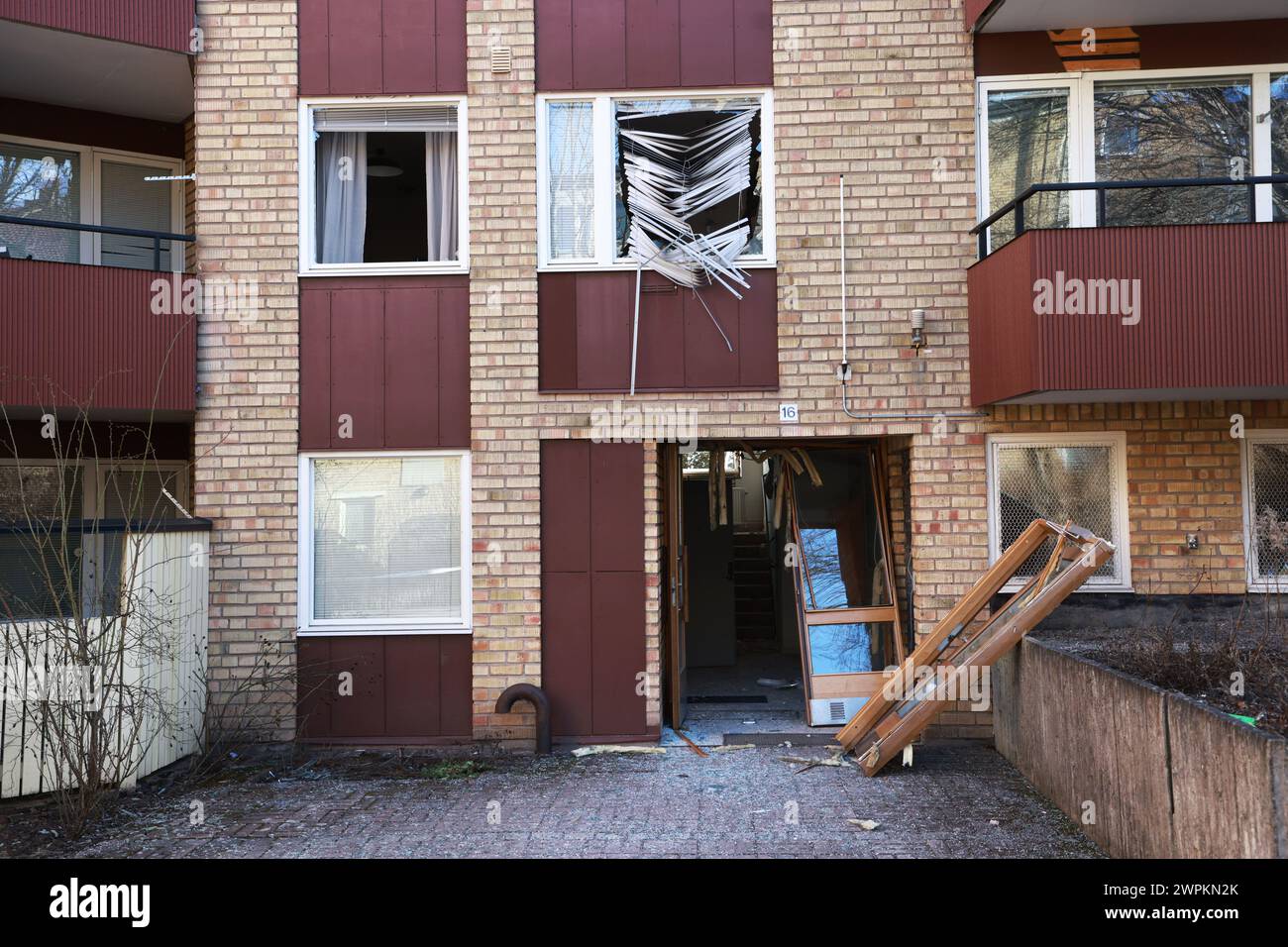An explosion occurred on the night of Thursday in an apartment building ...