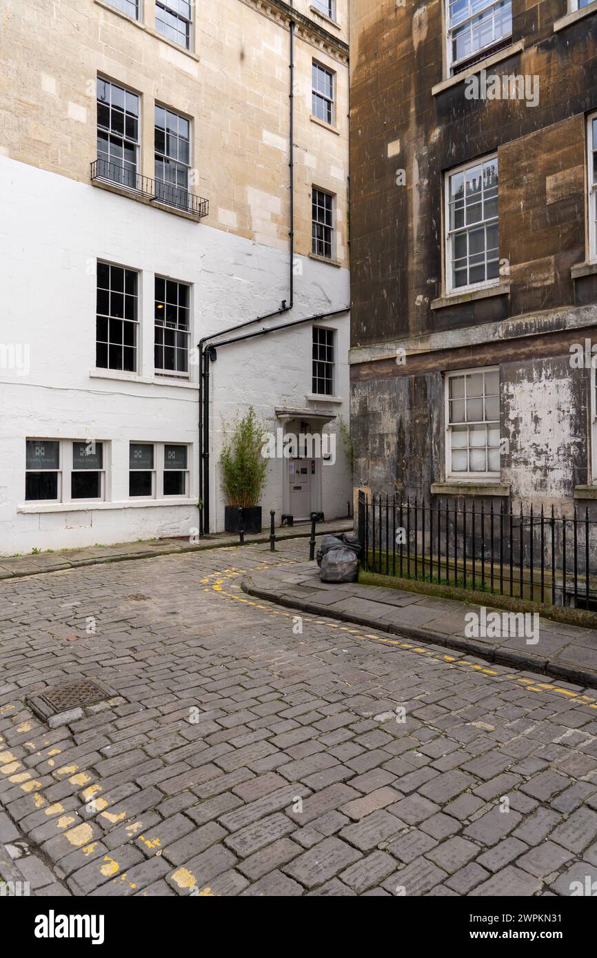 Quiet back street in Bath, Somerset, UK Stock Photo - Alamy