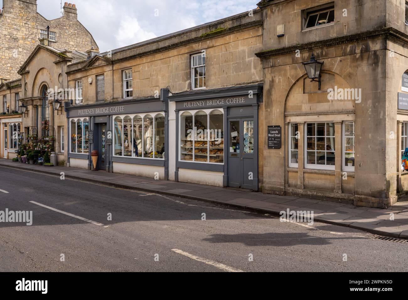 Coffee shop on Pulteney Bridge, Bath, Somerset, UK Stock Photo - Alamy