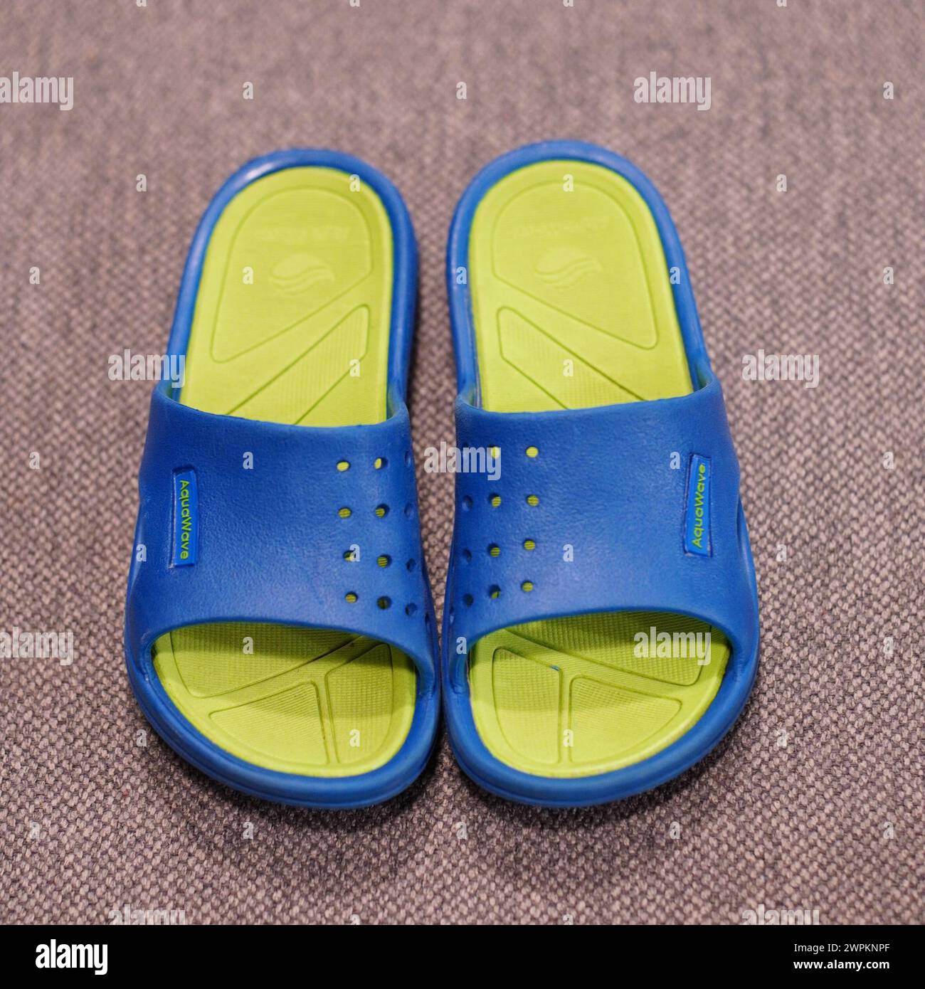 Open toed shoes hi-res stock photography and images - Alamy