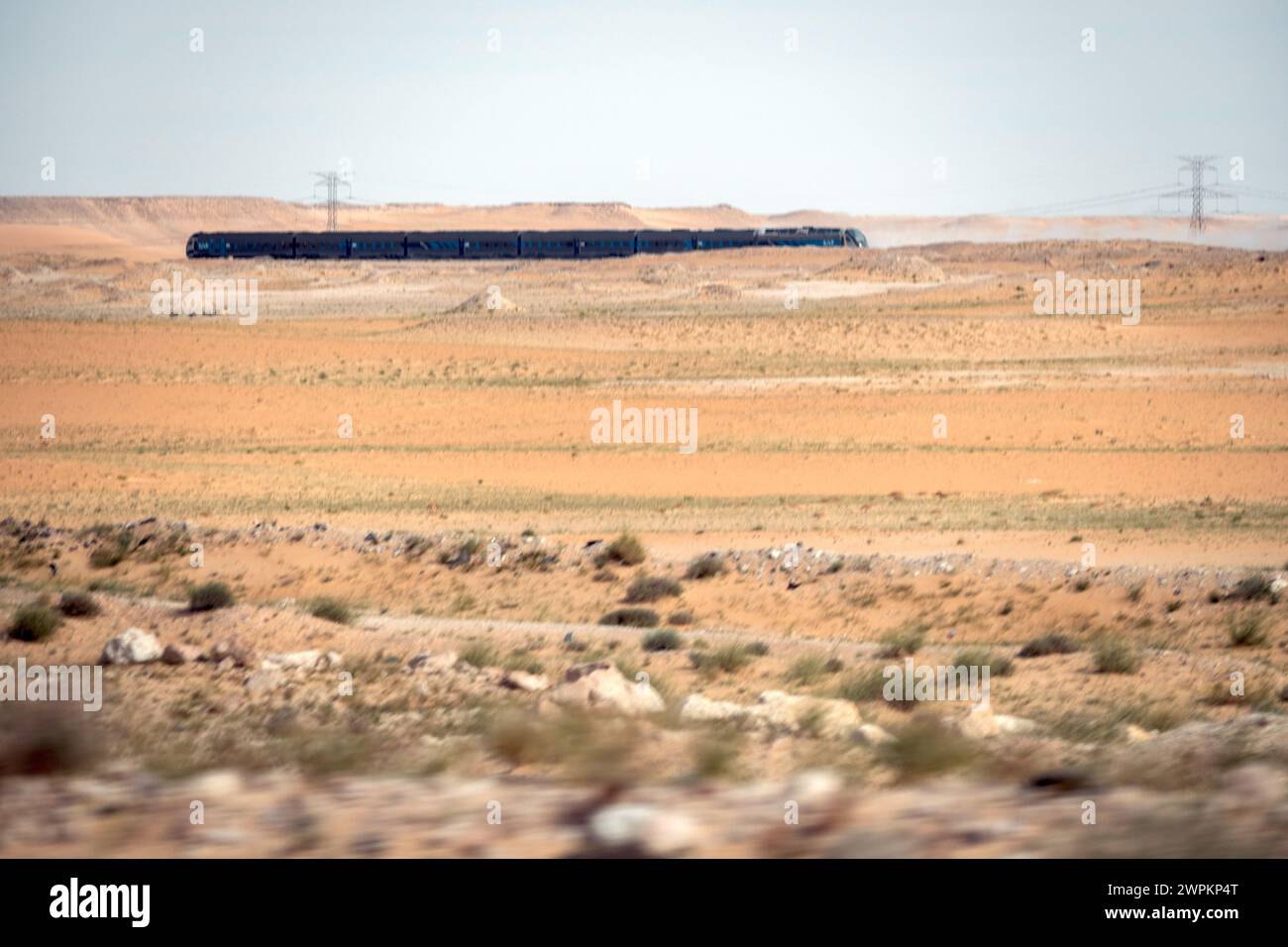 Saudi train in desert going Riyadh to Dammam Stock Photo - Alamy