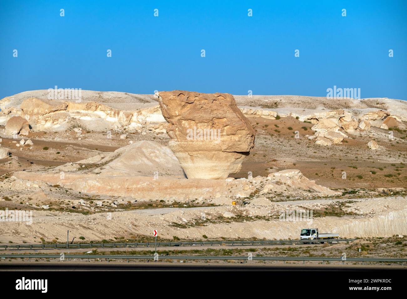 Road trough the desert Riyadh-Mecca highway in Saudi Arabia Stock Photo ...