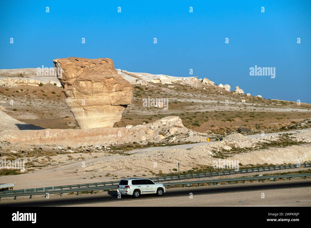 Road trough the desert Riyadh-Mecca highway in Saudi Arabia Stock Photo ...