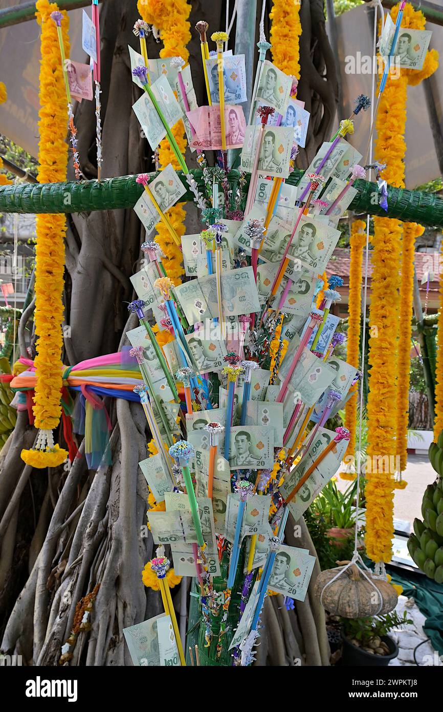 A 'money tree' with Thai baht notes of different denominations ...