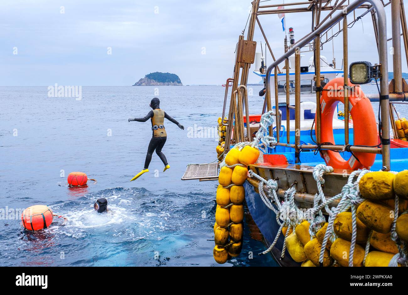 Jeju woman diver hi-res stock photography and images - Alamy