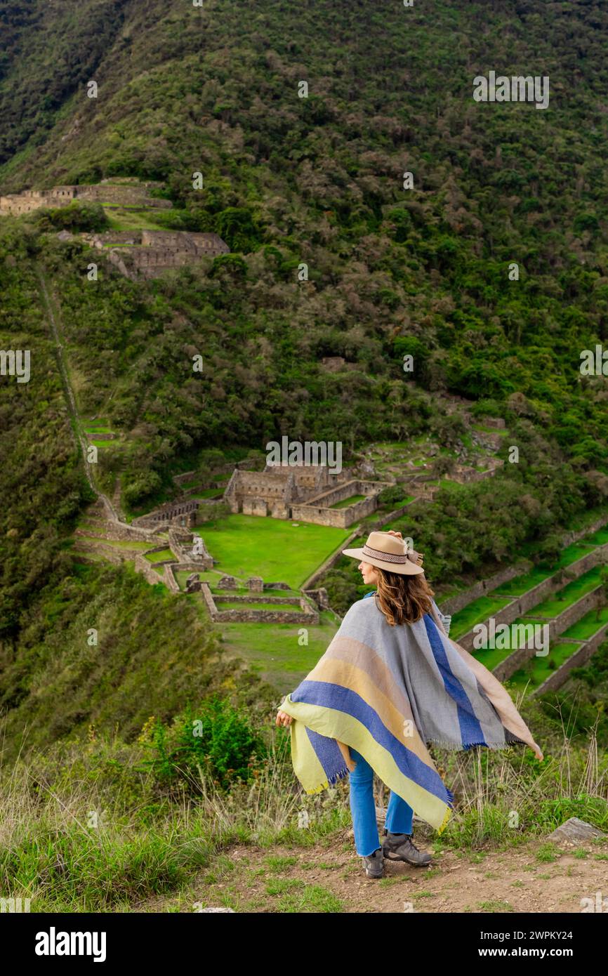 Peru woman agriculture hi-res stock photography and images - Alamy
