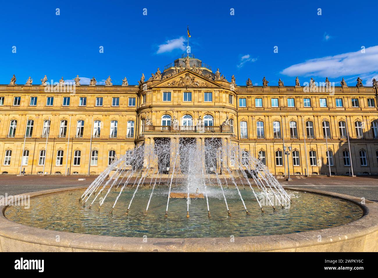 New Palace (Neues Schloss), fountain, Stuttgart, Baden-Wurttemberg ...