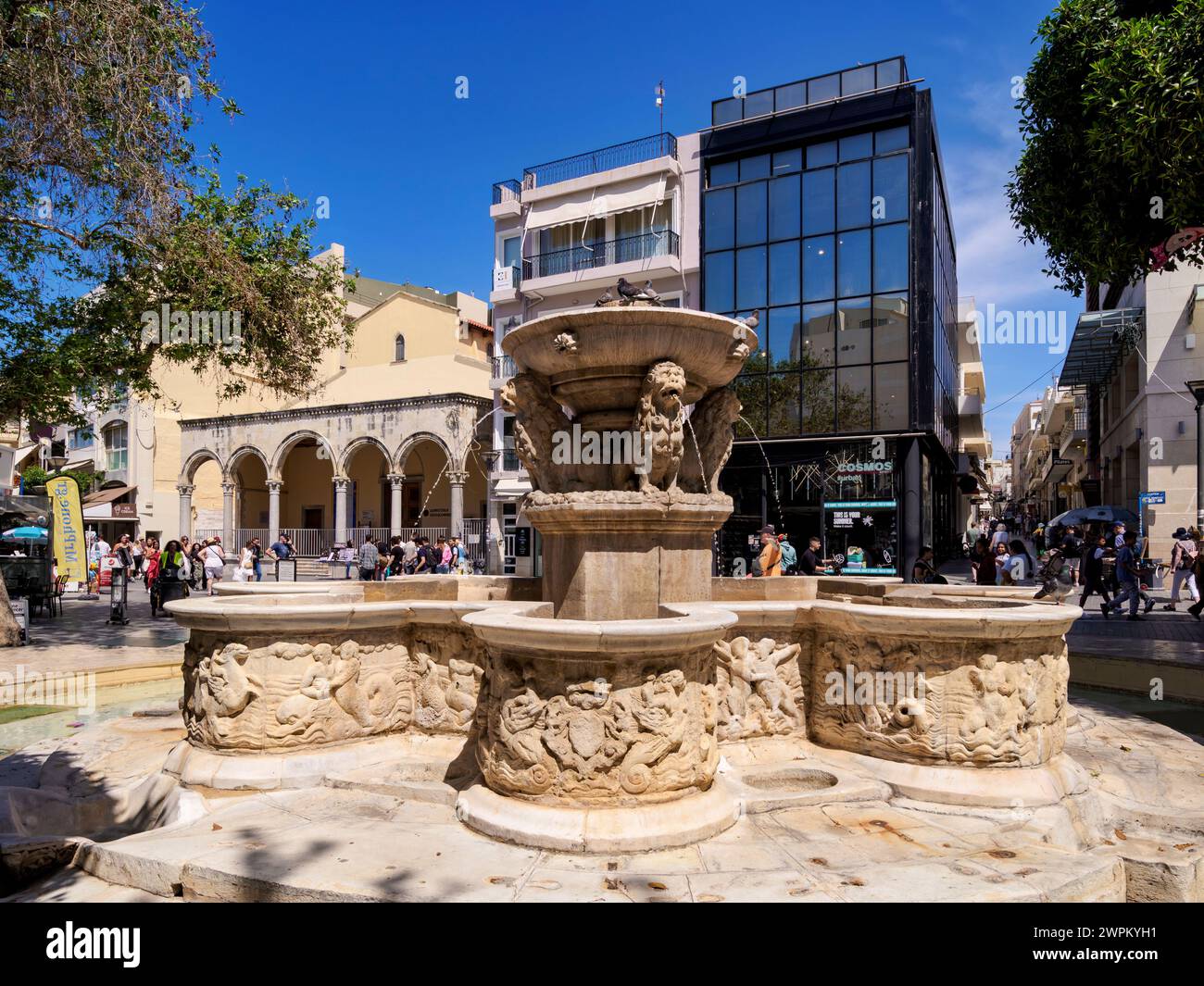 Morosini Fountain at the Lion Square, City of Heraklion, Crete, Greek ...