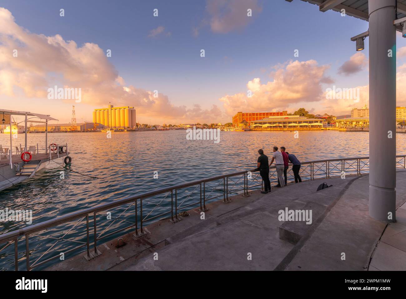 Port side view hi-res stock photography and images - Alamy