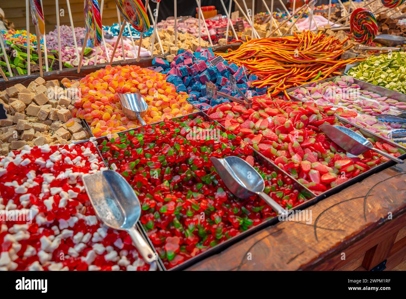 Christmas market stall sweets hi-res stock photography and images - Alamy
