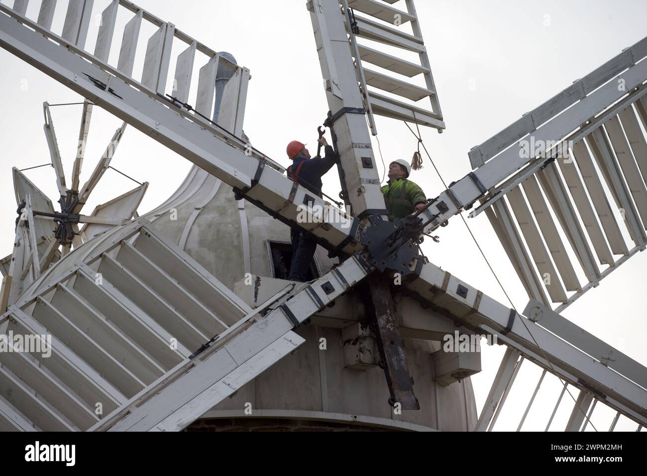 26/11/15 The sails are removed from Britain's only working six-sailed ...
