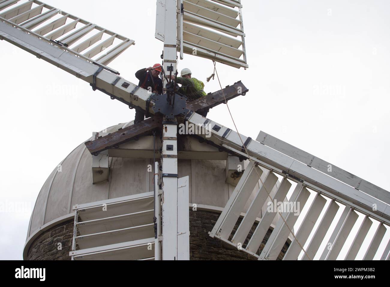 26/11/15 The sails are removed from Britain's only working six-sailed ...