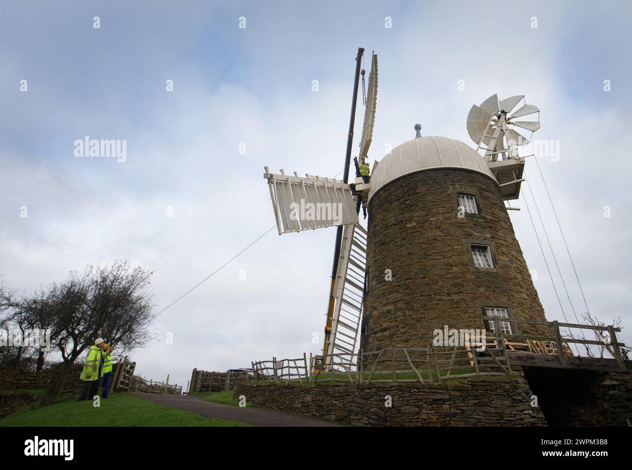26/11/15 The sails are removed from Britain's only working six-sailed ...