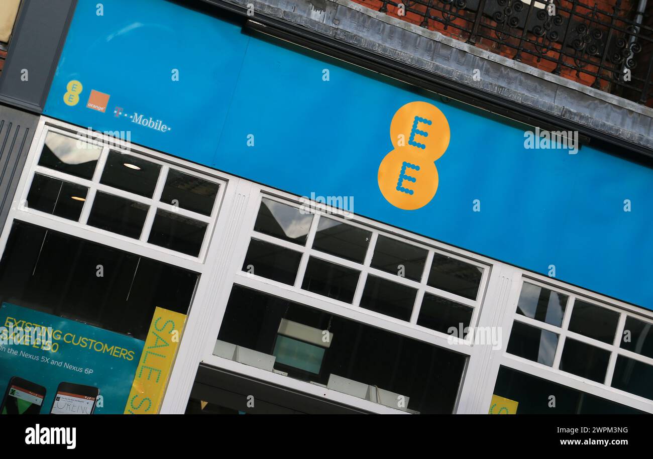An ee store hi-res stock photography and images - Alamy