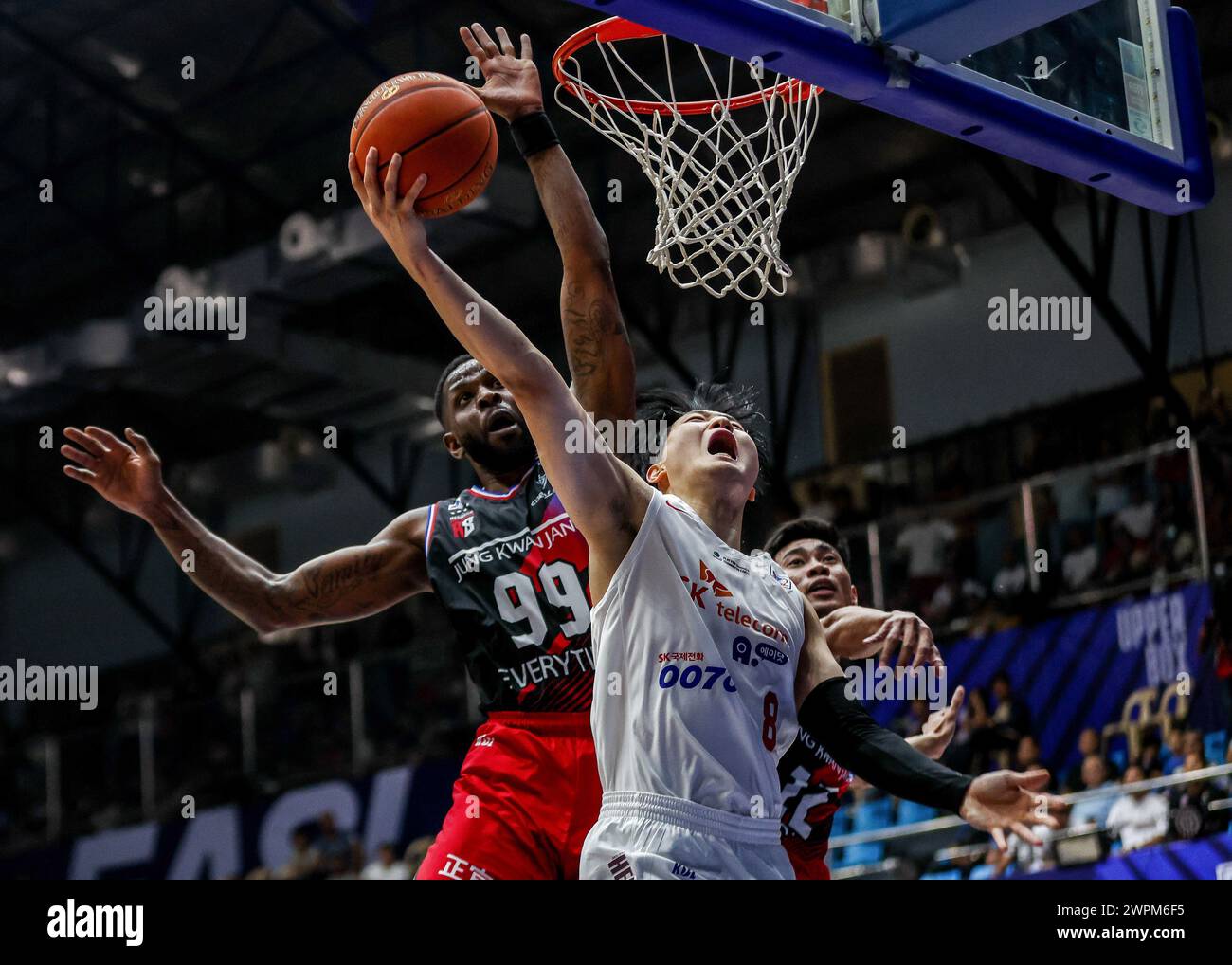 Cebu, Philippines. 8th Mar, 2024. An Youngjun (C) of Seoul SK Knights goes for a lay-up during ...