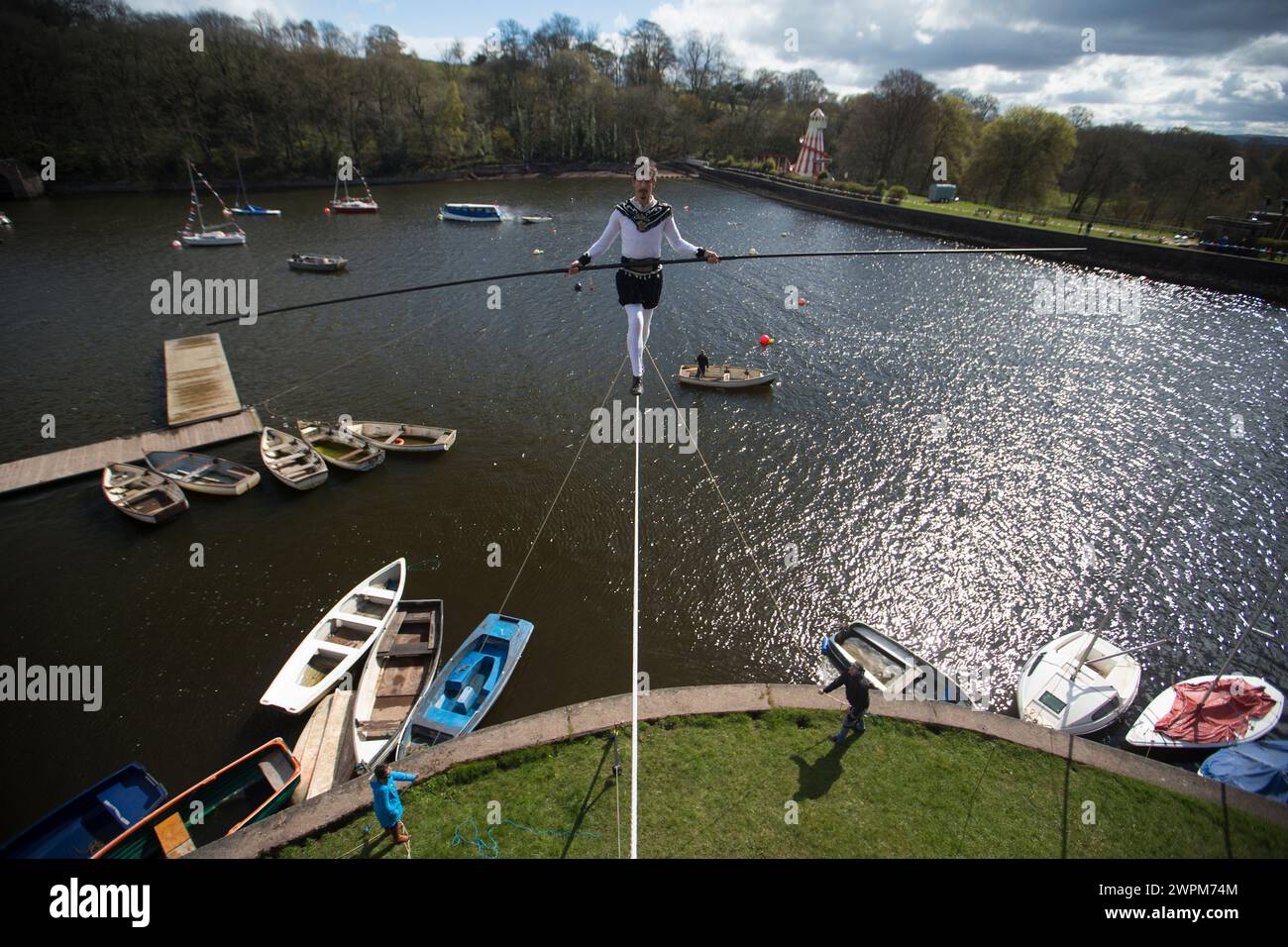 29/04/16 Fearless tightrope walker Christopher Bullzini, recreates the ...