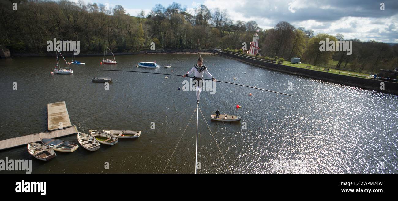 Tight rope walk hi-res stock photography and images - Alamy