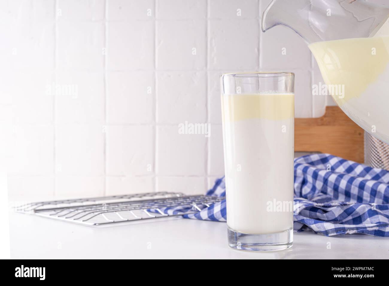 Unpasteurized milk hi-res stock photography and images - Alamy