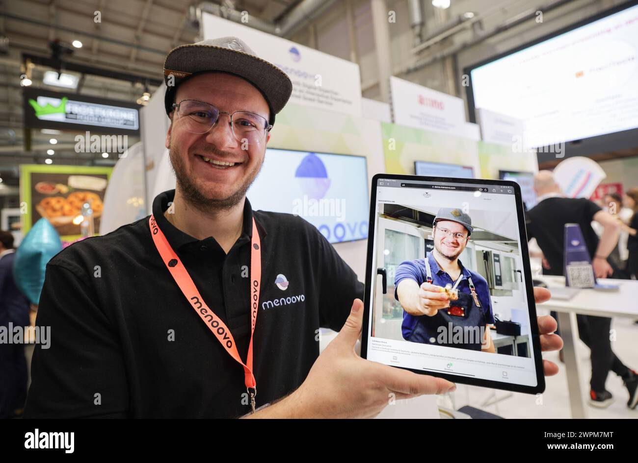 Ai in restaurants hi-res stock photography and images - Alamy