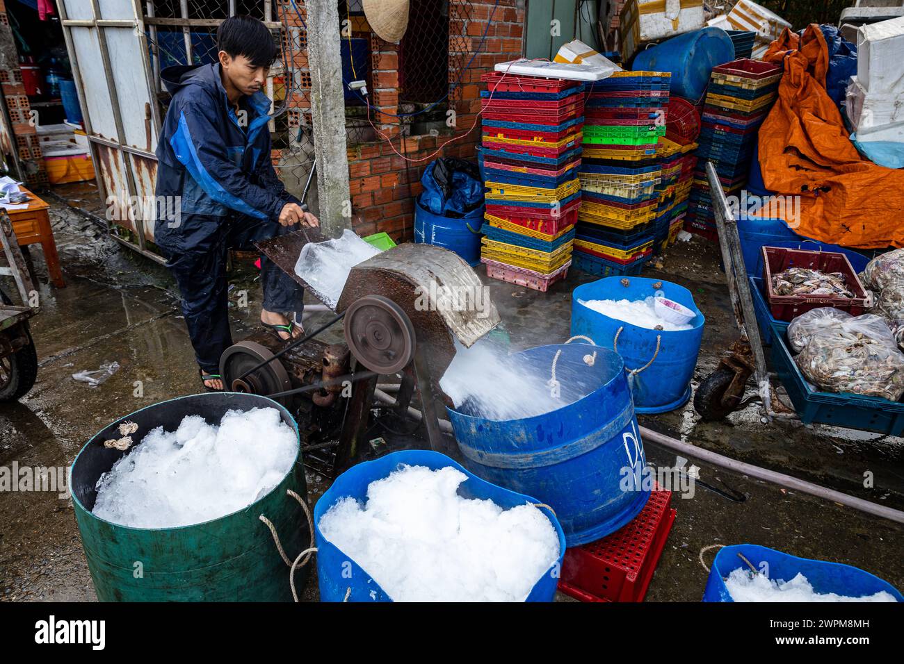 Ice worker hi-res stock photography and images - Alamy