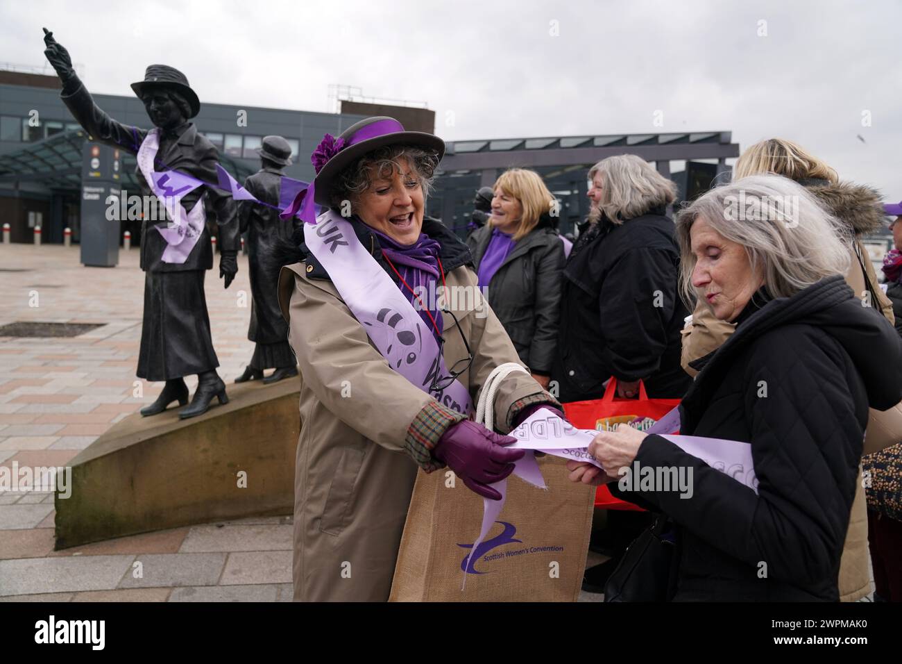 Mary barbour govan statue hi-res stock photography and images - Alamy