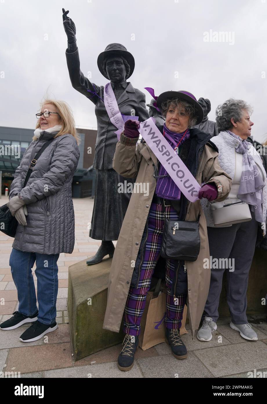 Mary barbour govan statue hi-res stock photography and images - Alamy