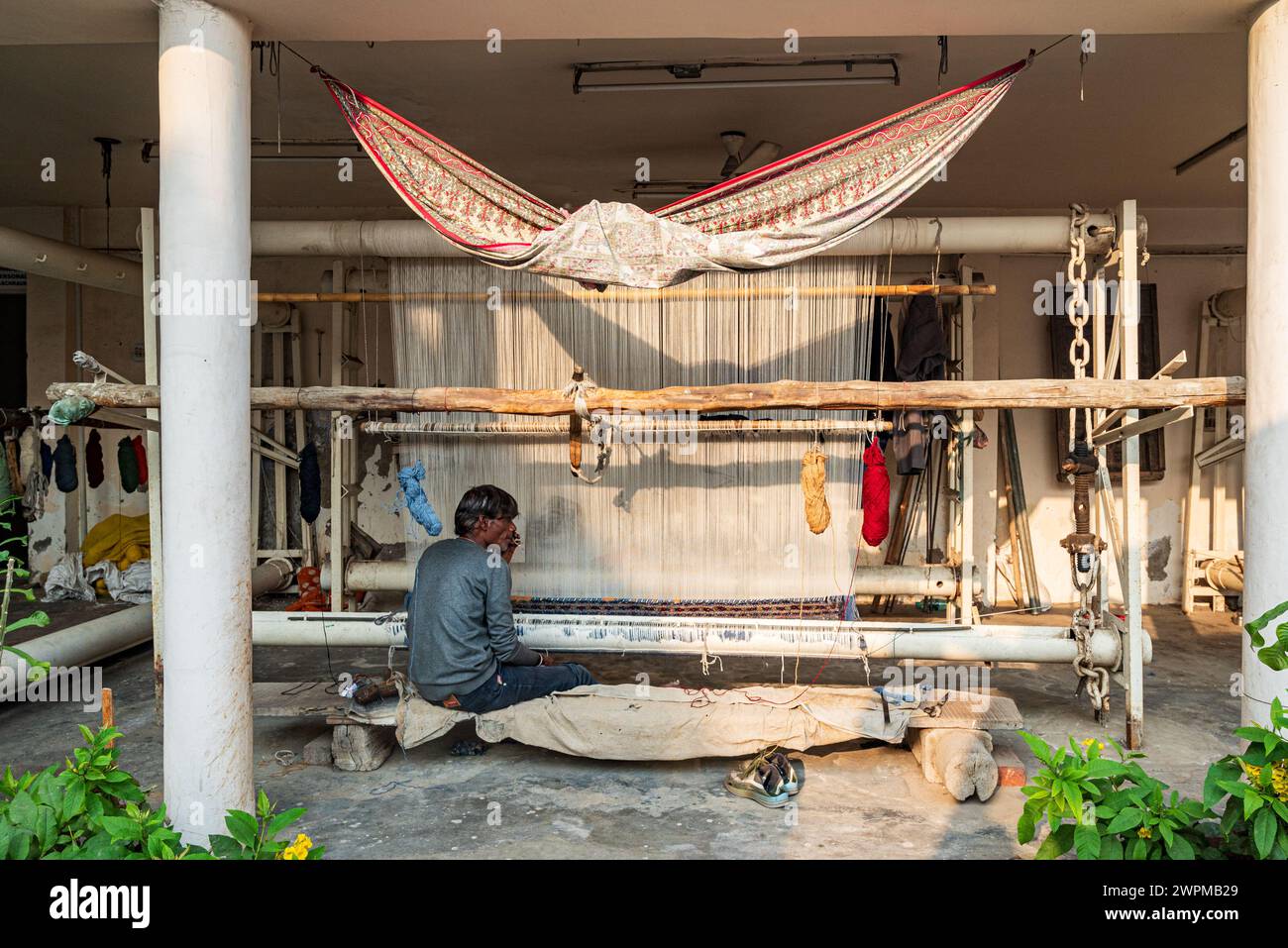 Rug weaving india hi-res stock photography and images - Alamy