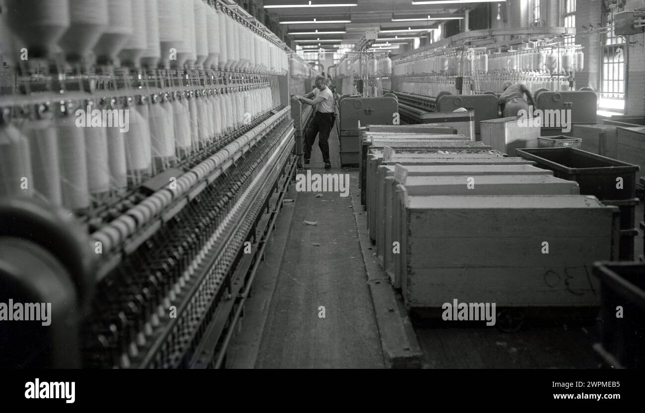 Textile mill worker historical hi-res stock photography and images - Alamy