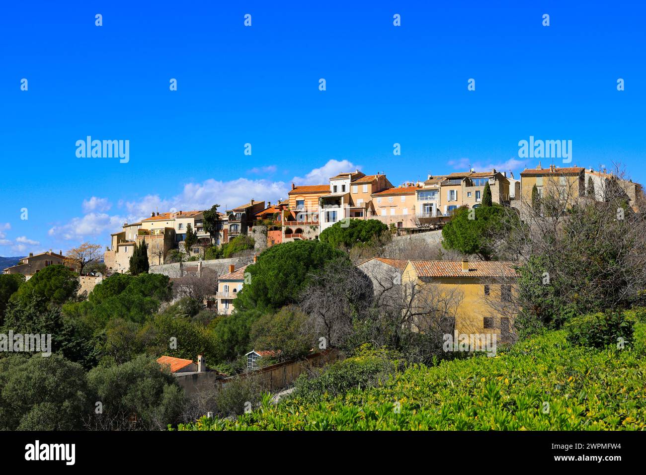 Village castellet hi-res stock photography and images - Alamy